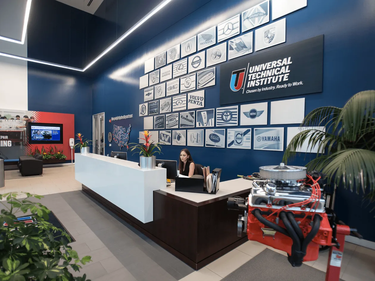 Programas Innovadores en Universal Technical Institute (UTI) - VideosFace